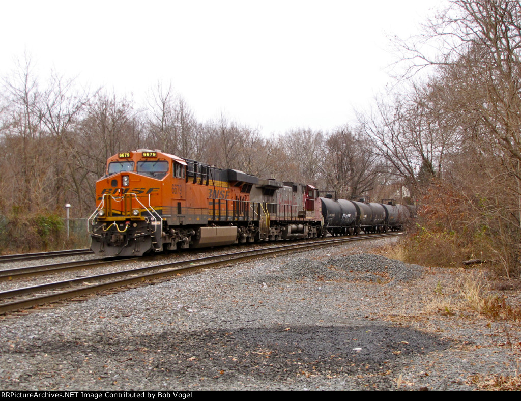 BNSF 6679 and 618
